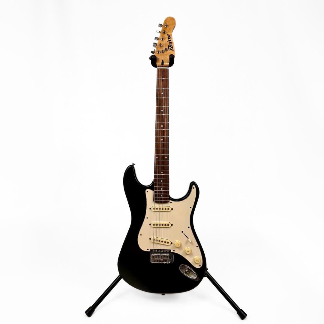 Hall of Fame: Pro Axe Stratocaster-Style Electric Guitar in Black ...