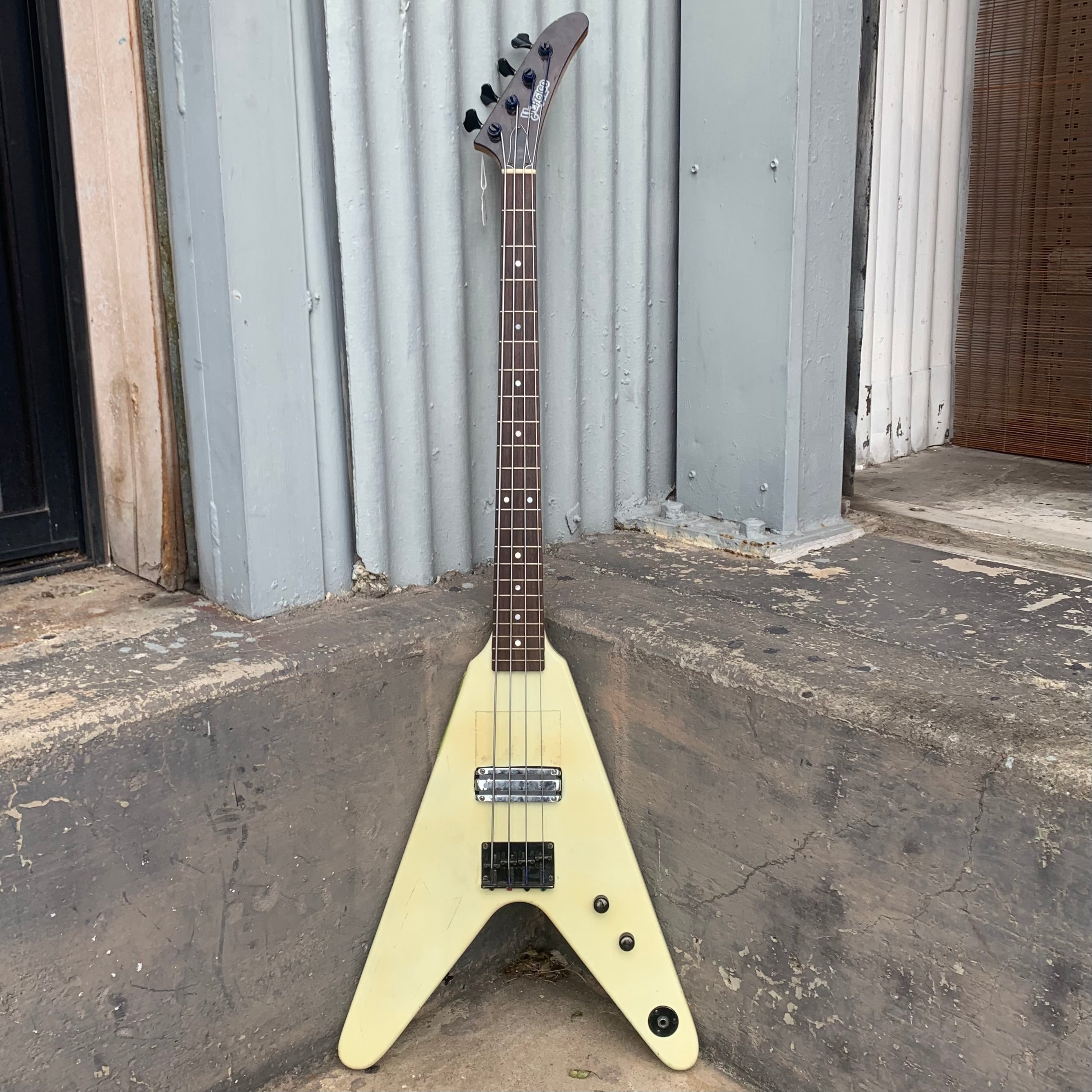Dean Flying V Bass Glow in the Dark with Vertigo Neck – Southside Guitars