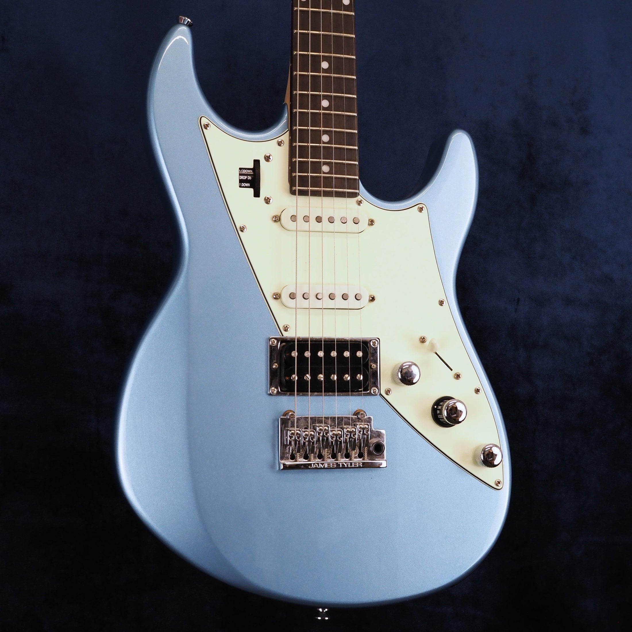 Hall of Fame: 2019 Line 6 JTV-69 James Tyler Variax Modelling Electric ...